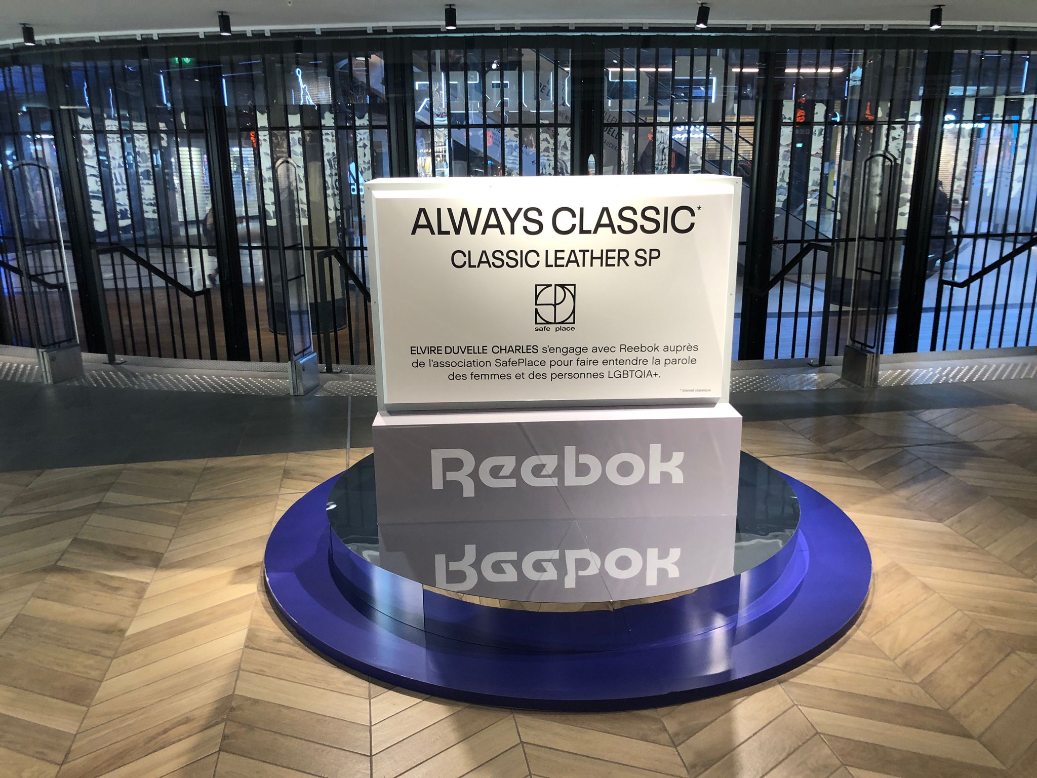Aménagement de vitrine et Instore REEBOK X Classic Leather